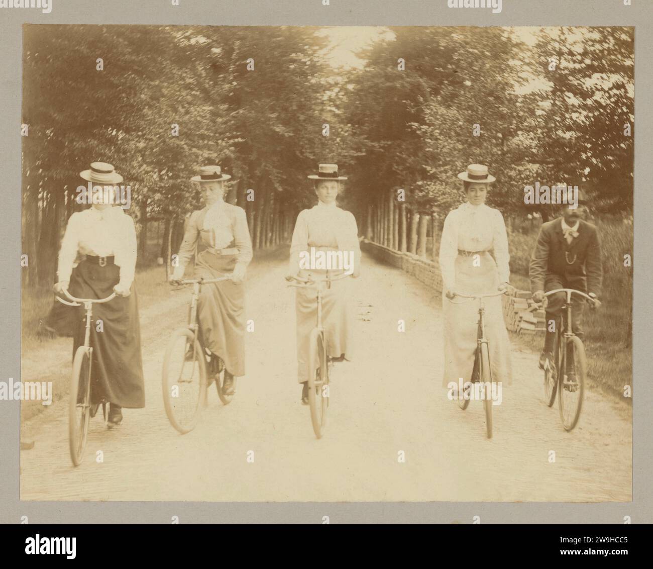 Group portrait of a bicycle group, Cornelia Hendrika Jonker (attributed ...
