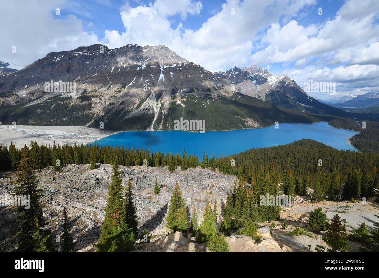 View over Lake Peyto, a unique glacier-fed waterway with Caldron Peak ...