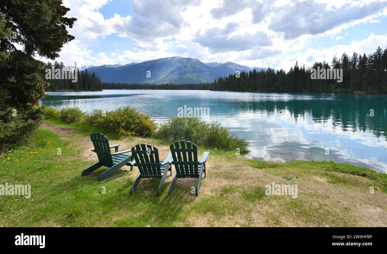 Ariondack chairs hi-res stock photography and images - Alamy