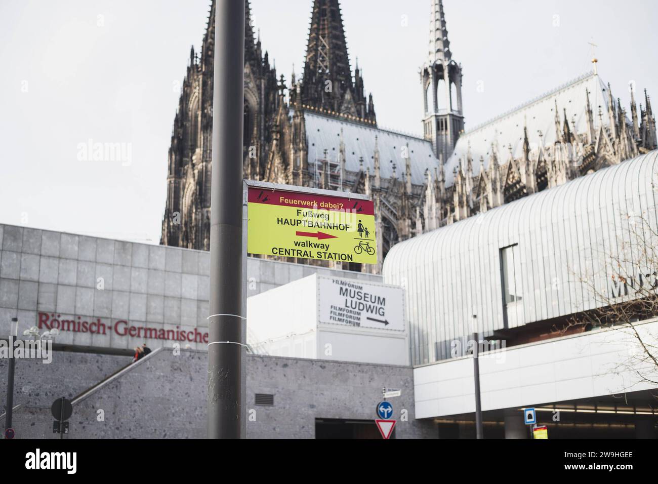 Vorbereitung zum Silvester in Köln, 28.12.2023 Ein Schild auf dem Steht ...