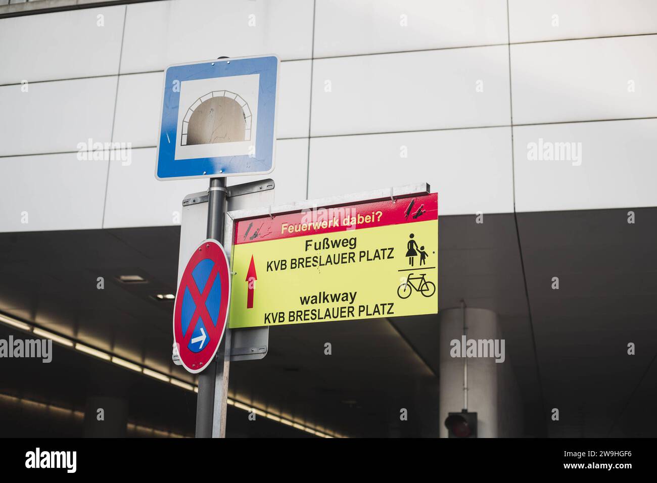 Vorbereitung zum Silvester in Köln, 28.12.2023 Ein Schild auf dem Steht ...
