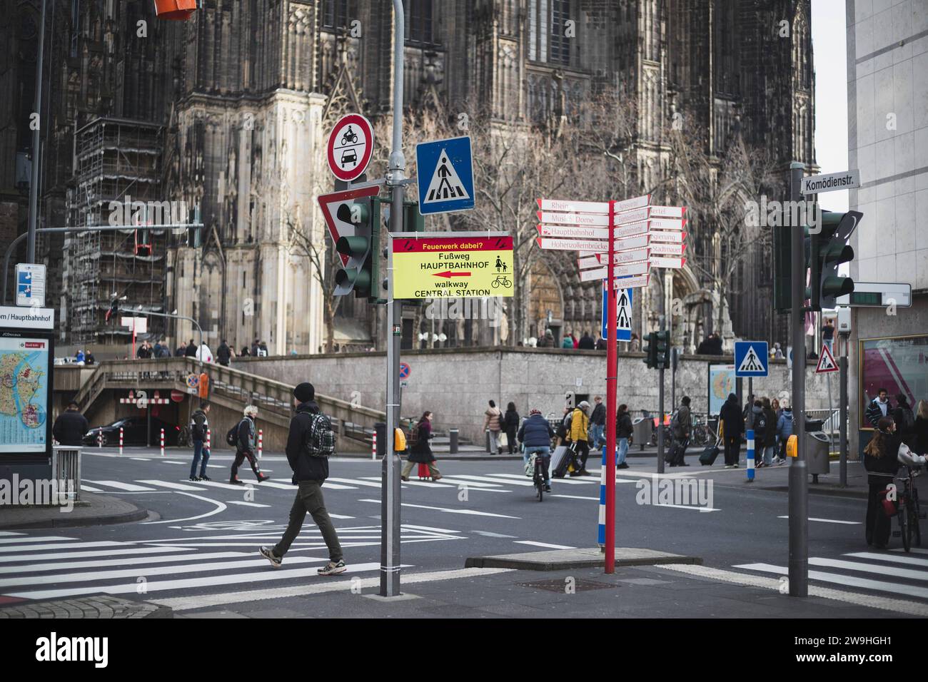 Vorbereitung zum Silvester in Köln, 28.12.2023 Ein Schild auf dem Steht ...