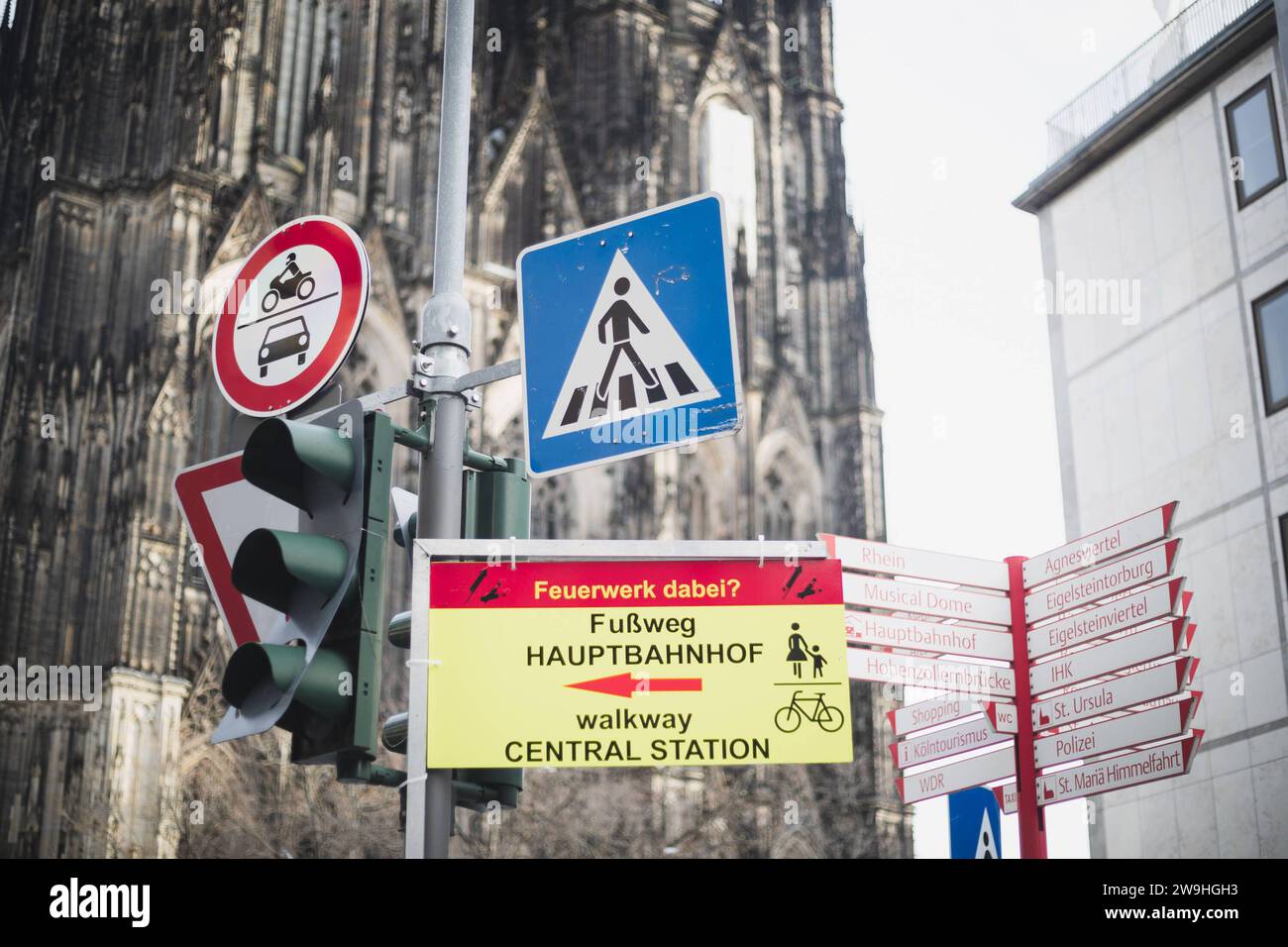 Vorbereitung zum Silvester in Köln, 28.12.2023 Ein Schild auf dem Steht ...