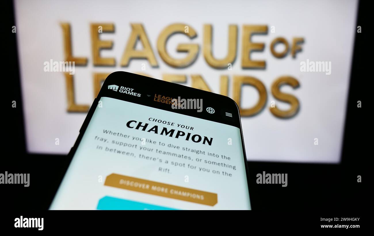 Smartphone with website of online multiplayer video game League of ...