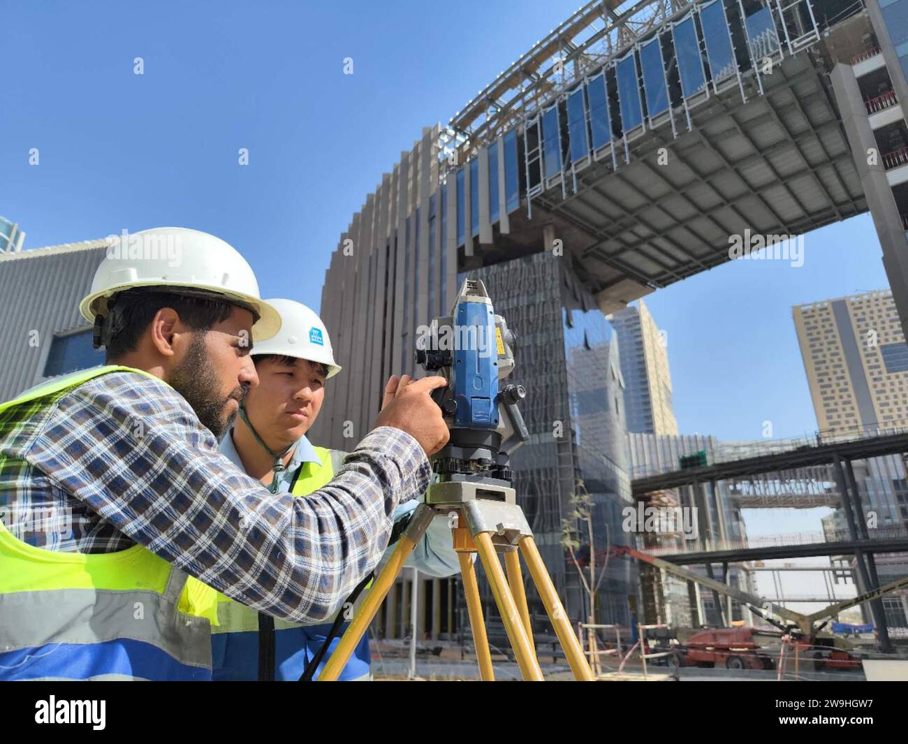 (231228) -- CAIRO, Dec. 28, 2023 (Xinhua) -- Chinese and Egyptian ...