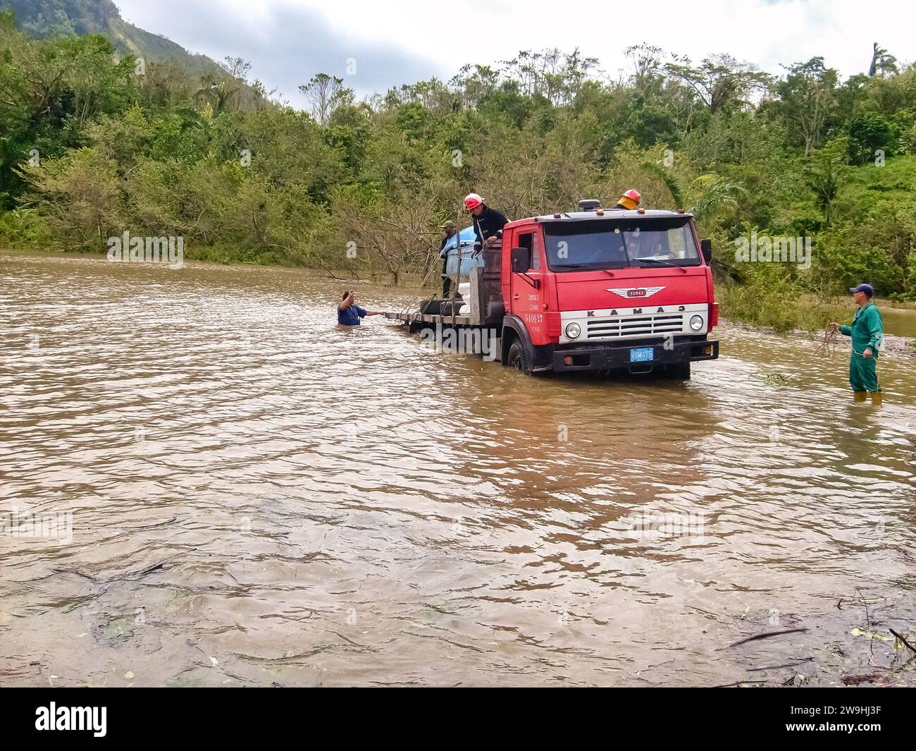 Cyclone aftermath rescue hi-res stock photography and images - Alamy