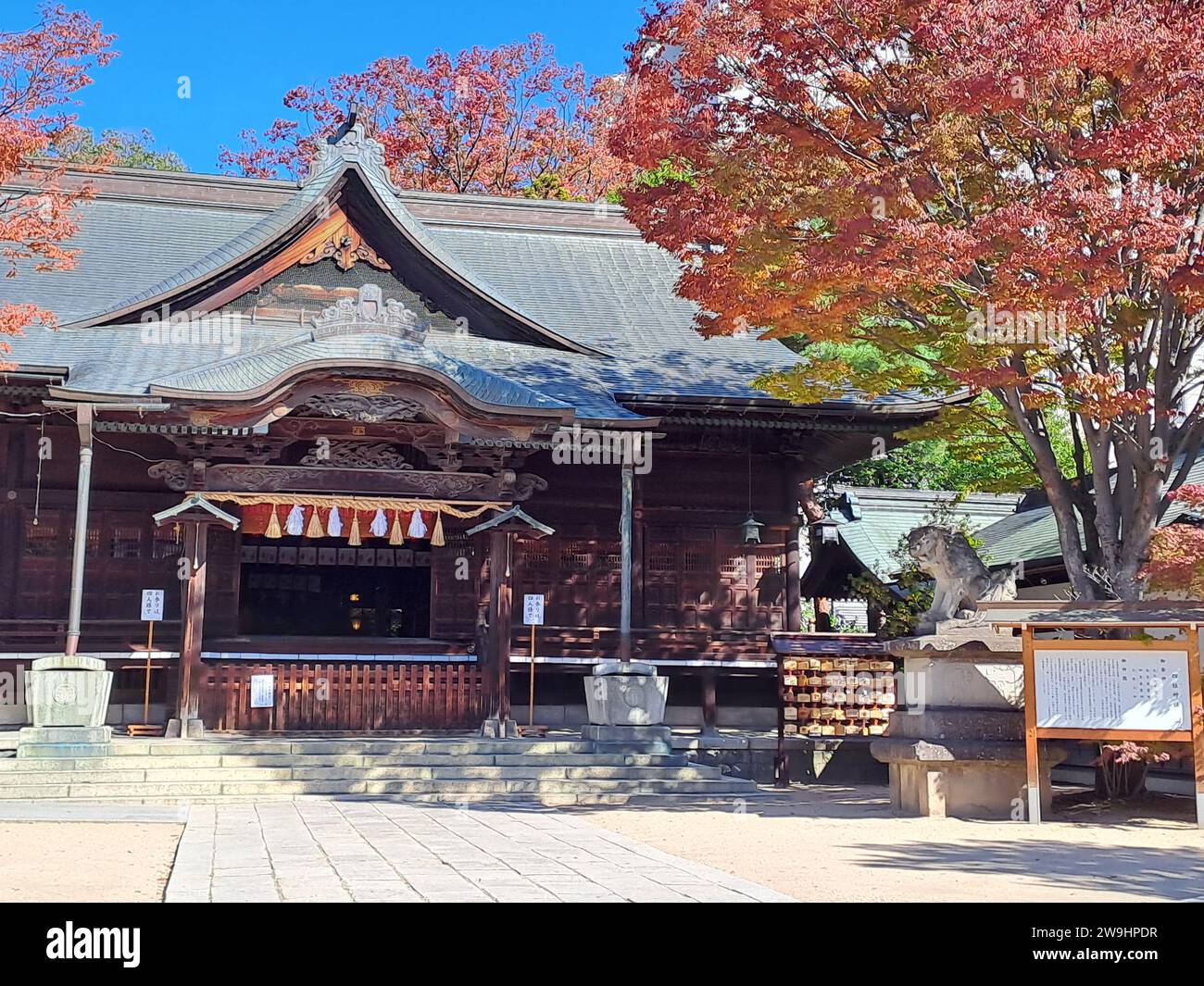 Peaceful japanese shrine hi-res stock photography and images - Alamy