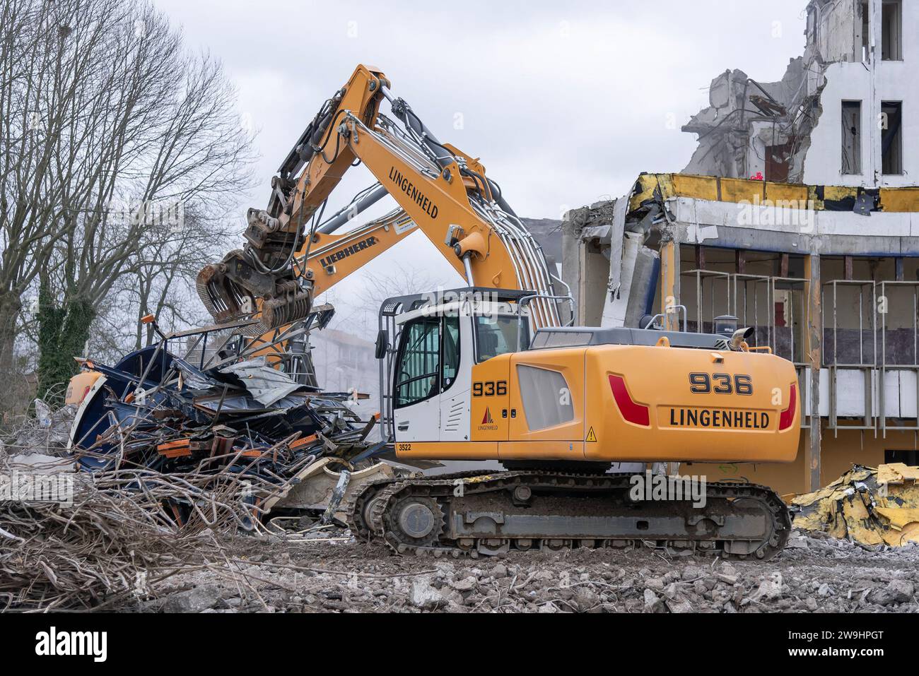 Demolition equipment hi-res stock photography and images - Alamy