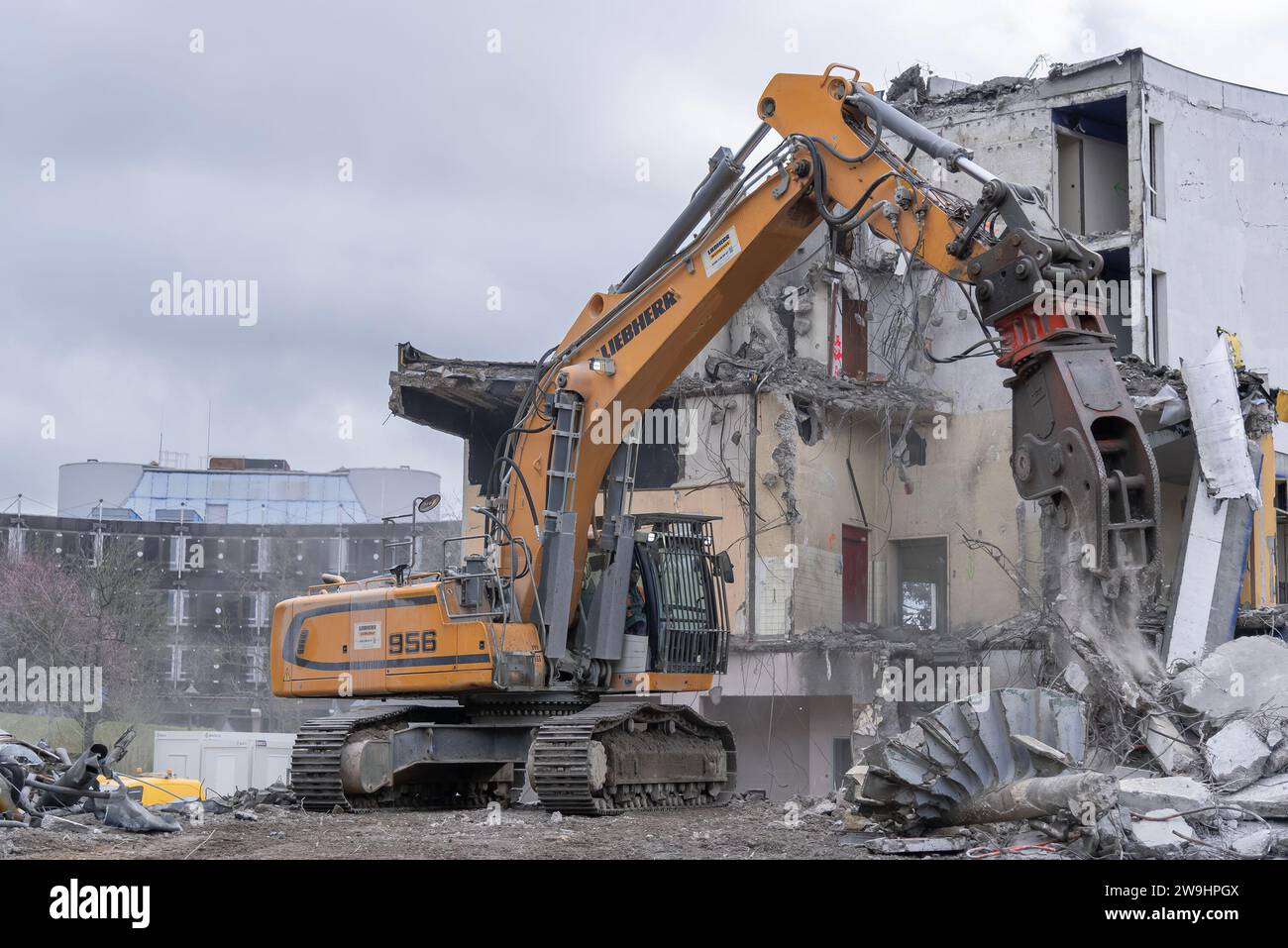 Excavator demolition equipment hi-res stock photography and images - Alamy