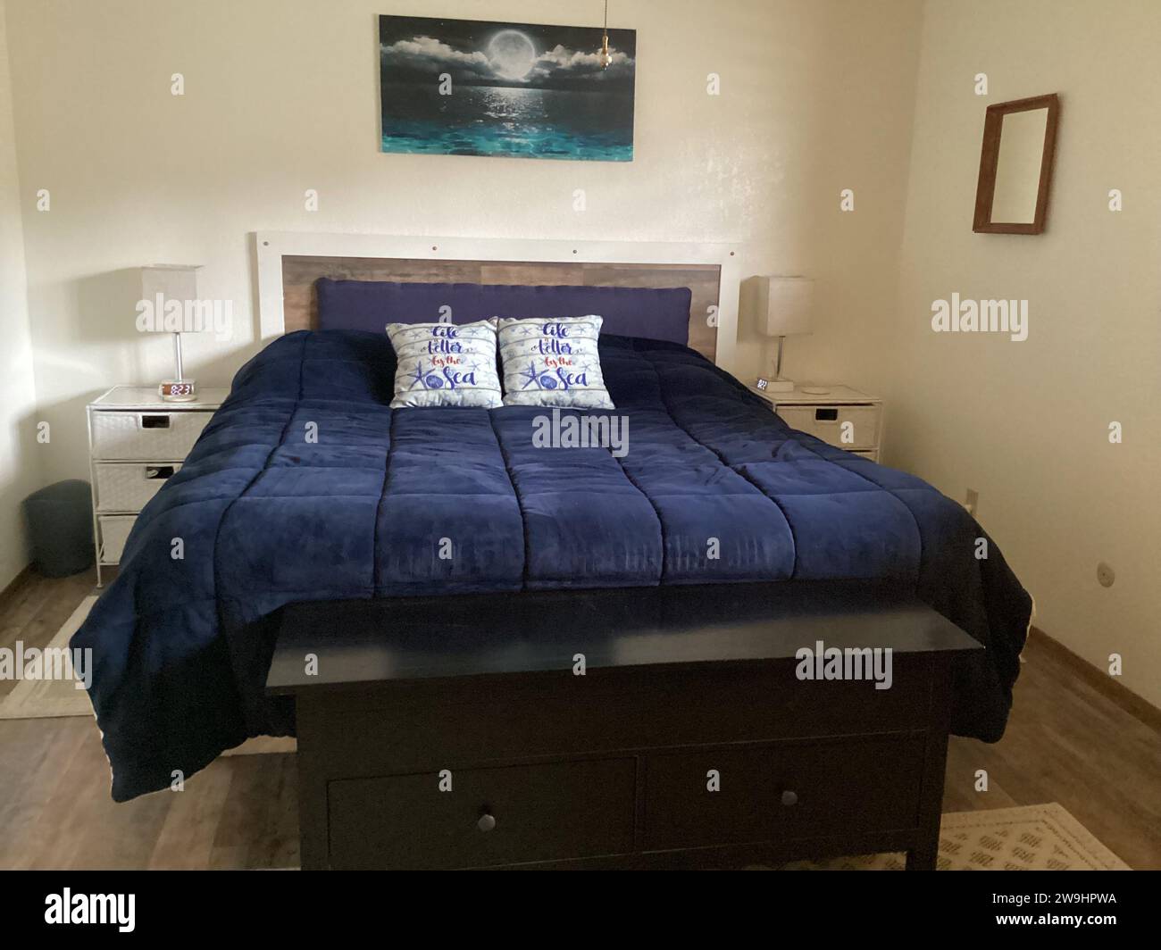 Bedroom with beach themed decor Stock Photo - Alamy