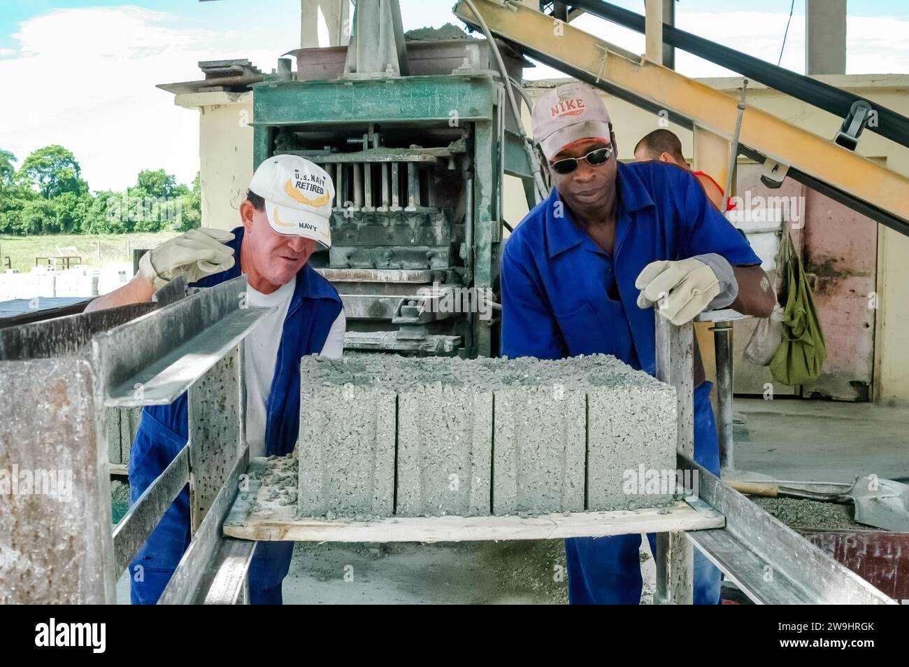 Worker cement factory hi-res stock photography and images - Alamy