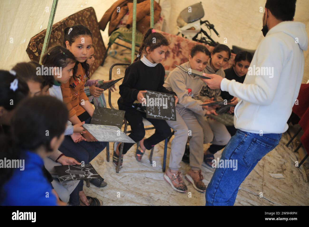 Rafah Palestinian Territories 28th Dec 2023 Palestinian English Teacher Tariq Al Annabi R