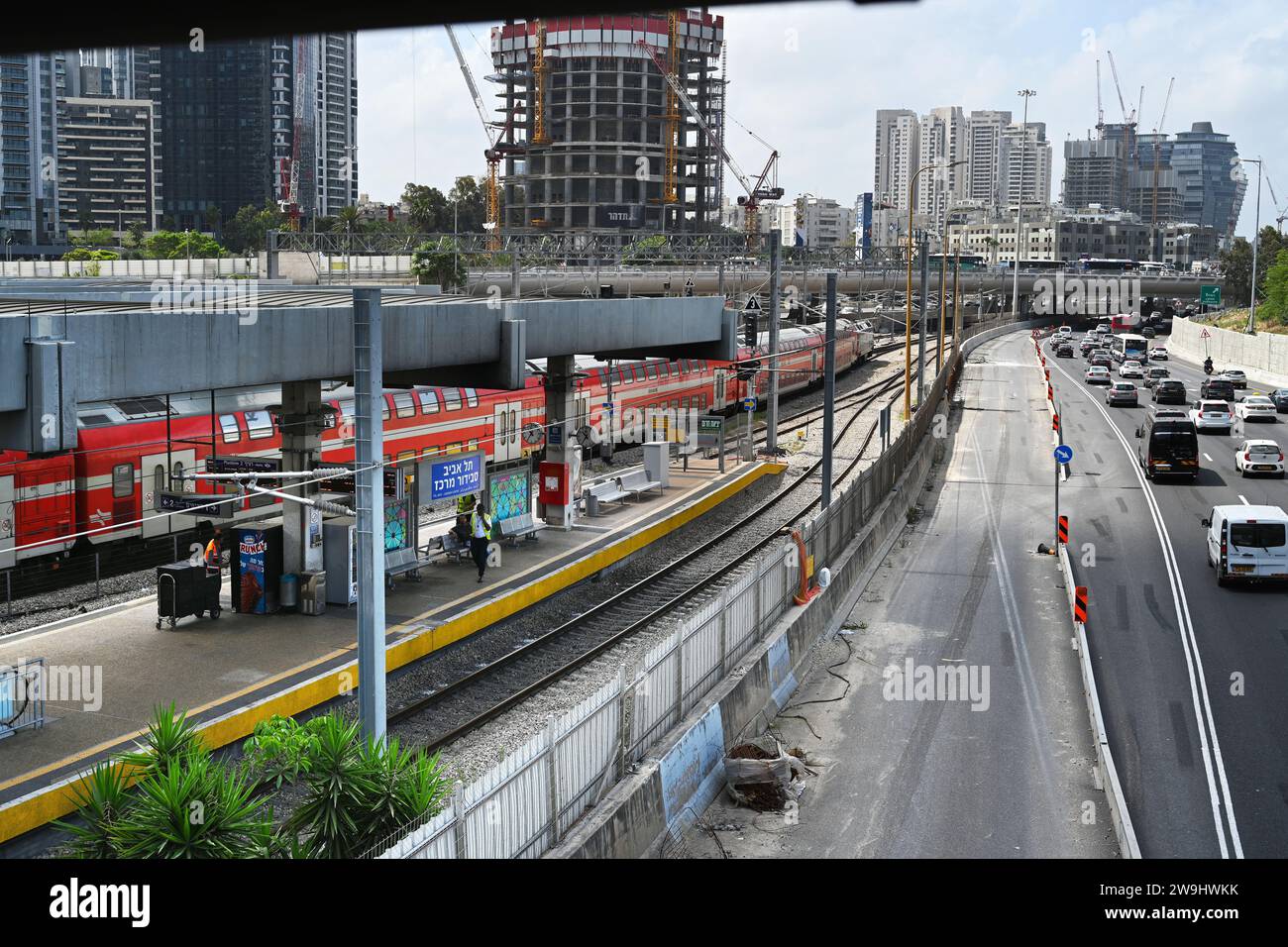 Ayalon highway and Tel Aviv Savidor Central railway station Stock Photo ...