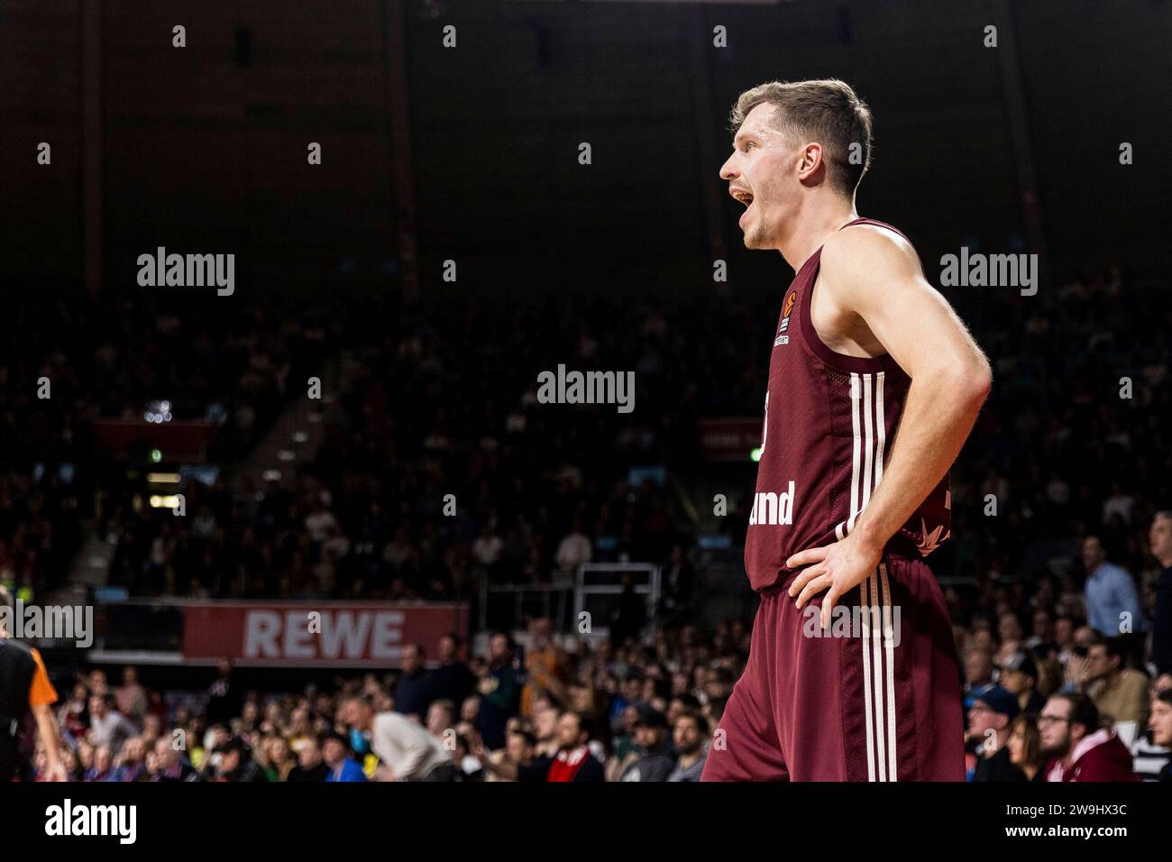 Andreas 'Andi' Obst (FC Bayern M?nchen, #13) flucht, regt sich auf ...