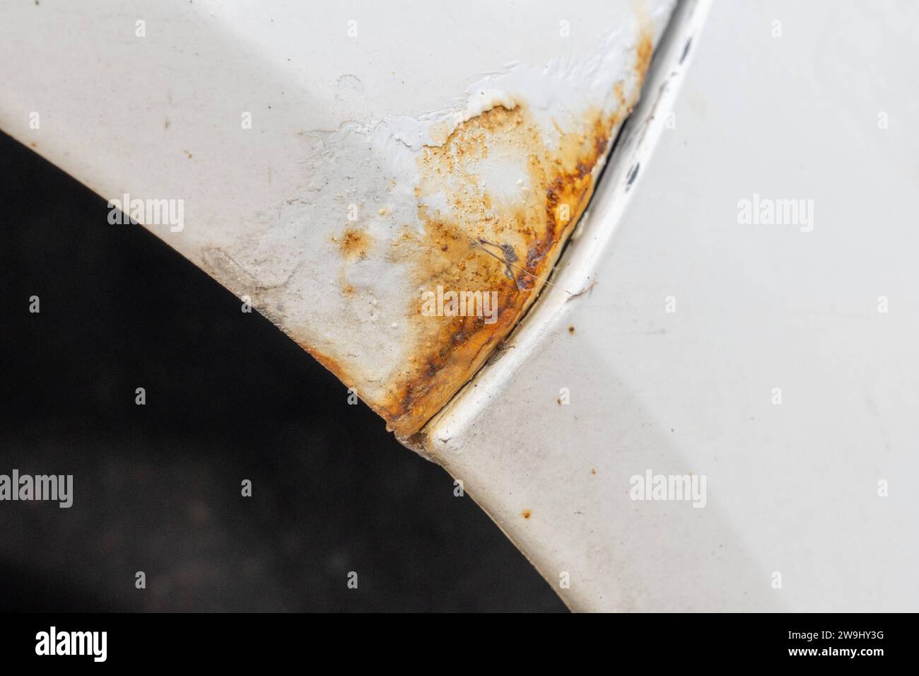 28.12.2023 / Igls, Innsbruck, Tirol, Österreich / Bild: Rost am Auto ...