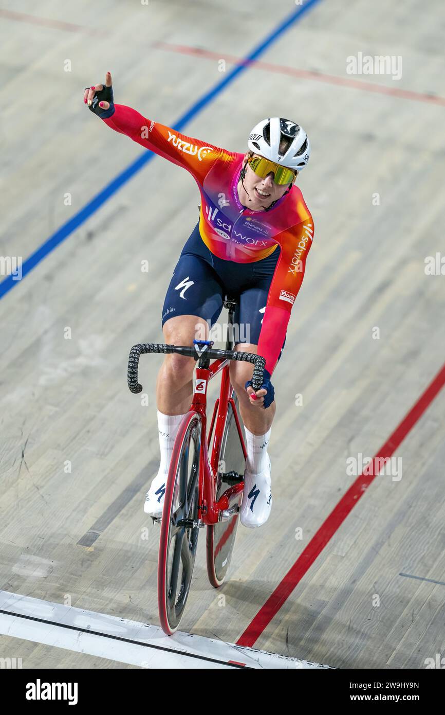 APELDOORN - Marit Raaijmakers in action on the elimination race at the ...