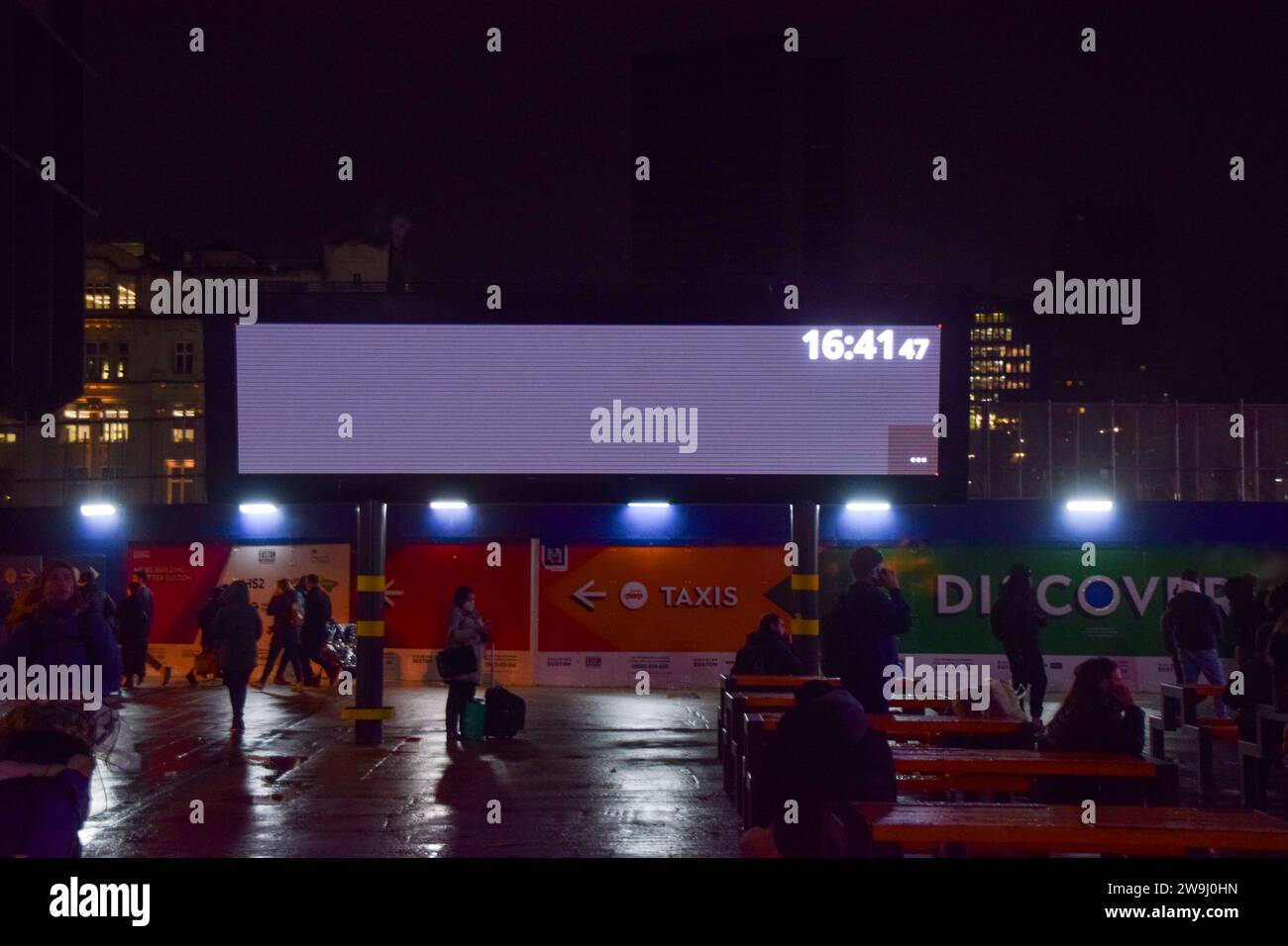 London, UK. 28th December 2023. An information screen at Euston Station ...