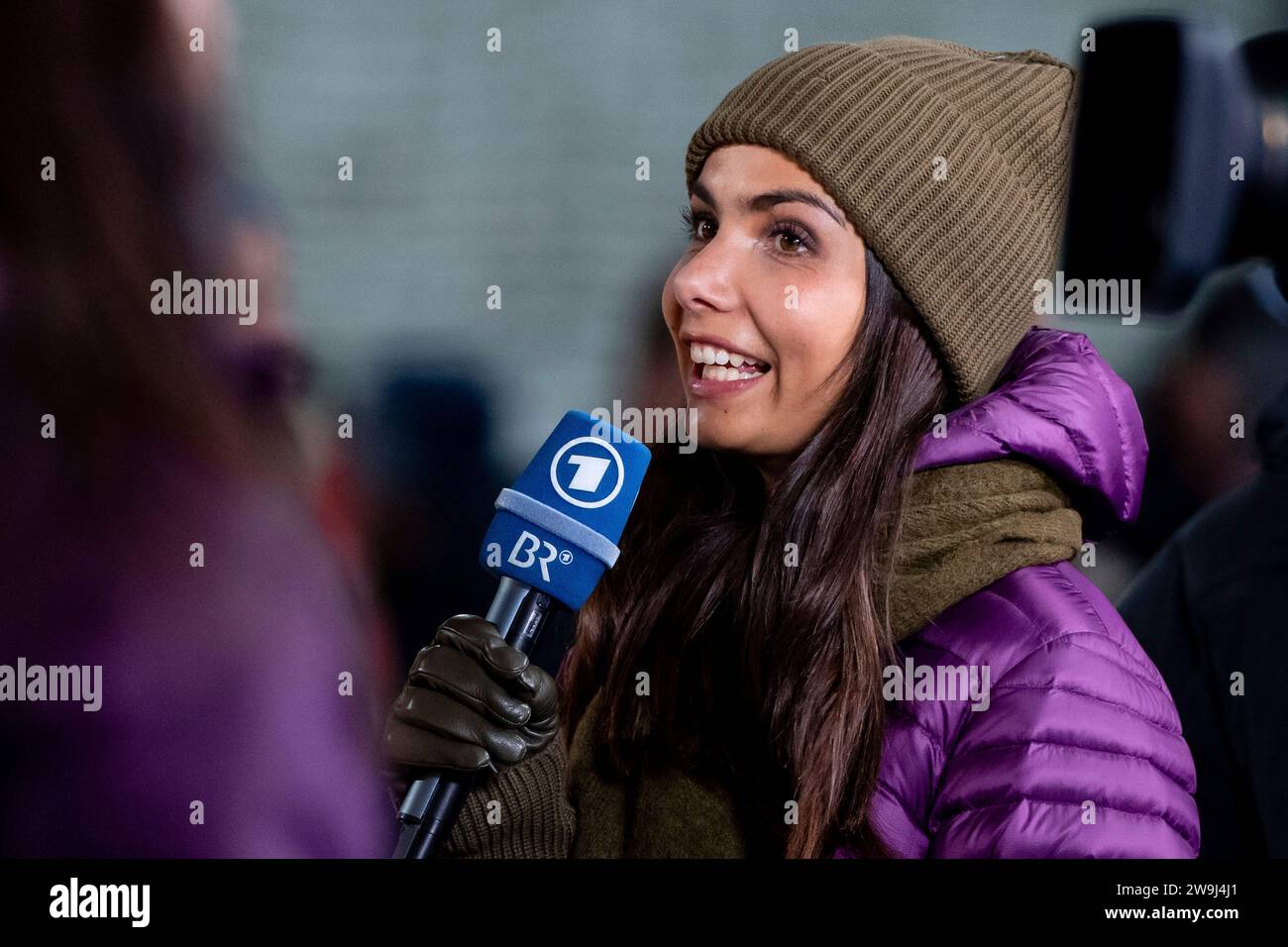 Lea Wagner (ARD BR TV Moderatorin) beim Interview, GER, Auftaktspringen ...