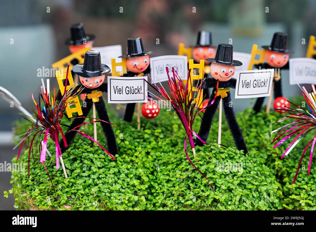 28.12.2023,das Jahr 2024 ist in Anmarsch.Viel Glück *** 28 12 2023,the year 2024 is approaching ...