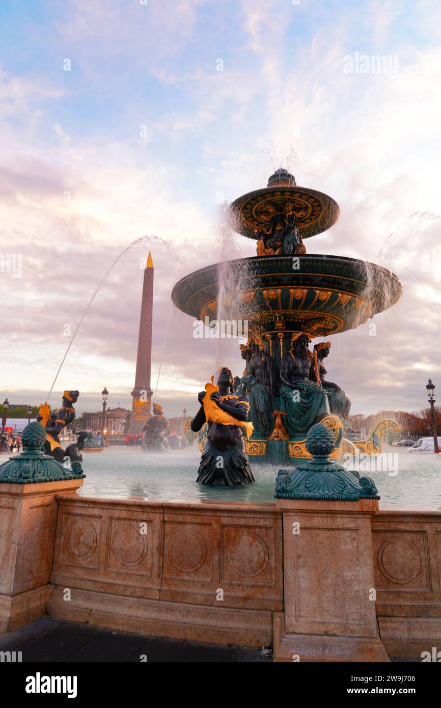 Fountain on concorde square hi-res stock photography and images - Alamy