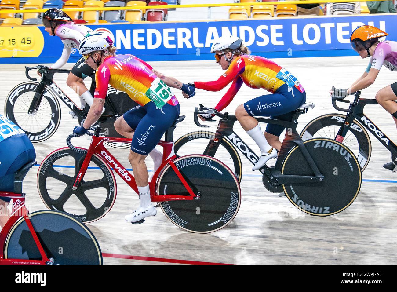 APELDOORN - Marit Raaijmakers and Lorena Wiebes in action on the pairs ...