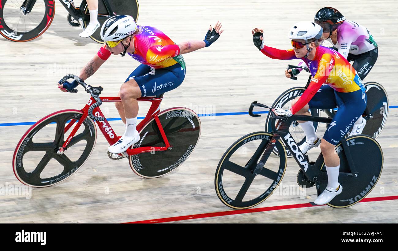 APELDOORN - Marit Raaijmakers and Lorena Wiebes in action on the pairs ...