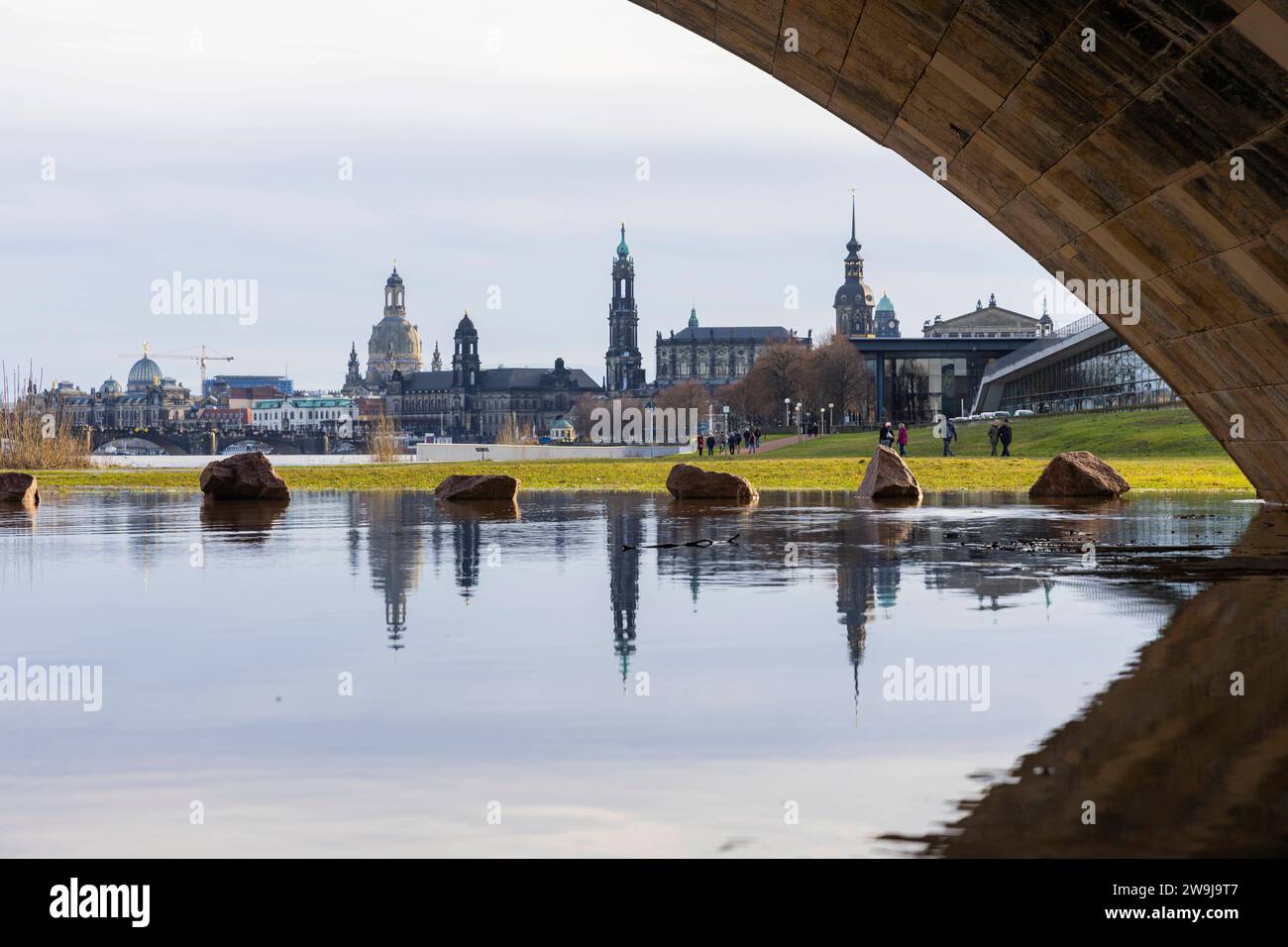 Hochwasser in Dresden Durch die starken Niederschläge in Form von ...