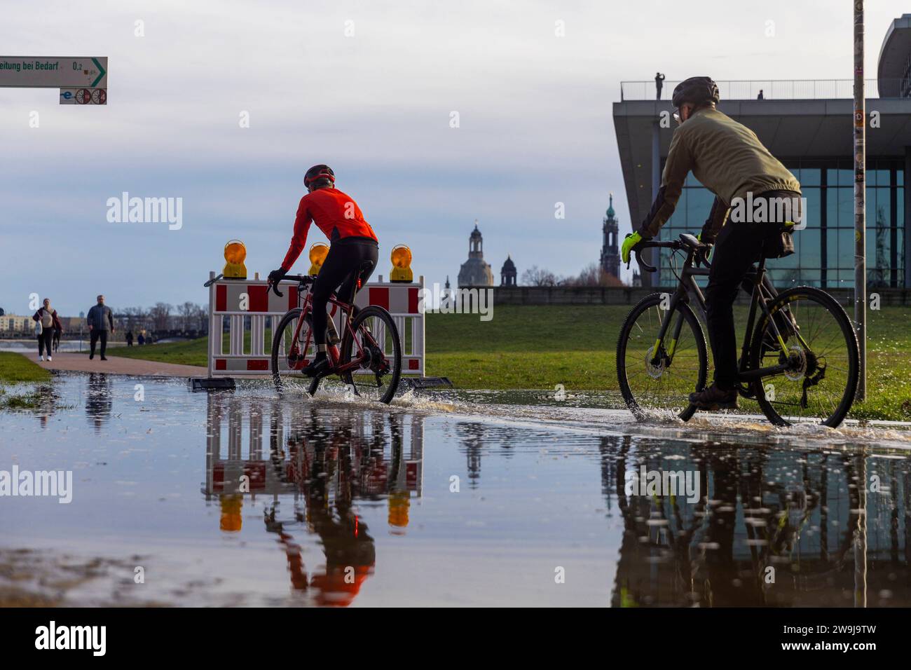 Hochwasser in Dresden Durch die starken Niederschläge in Form von ...