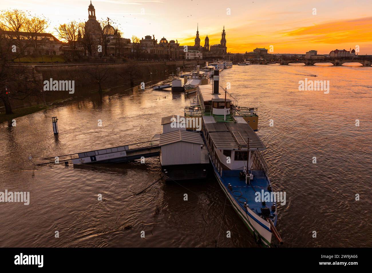 Hochwasser in Dresden Durch die starken Niederschläge in Form von ...