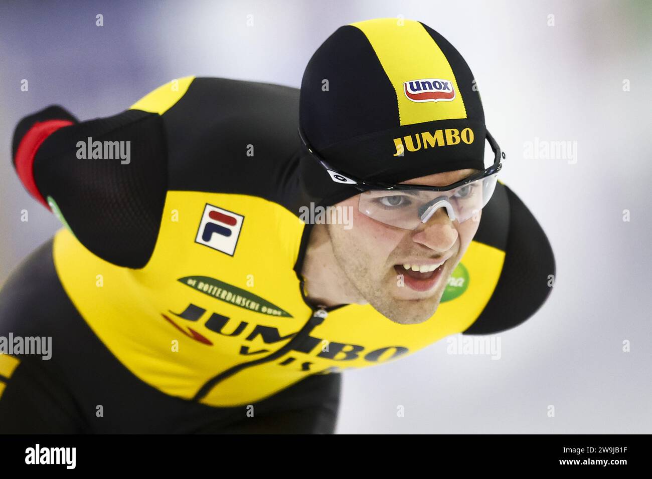HEERENVEEN - Chris Huizinga in action on the 5000 meters during the ...