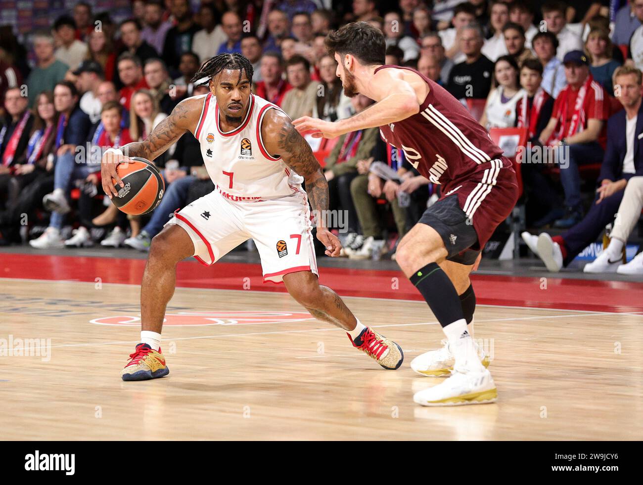 Zweikampf zwischen Chris Jones (Valencia Basket, #7) und Leandro ...