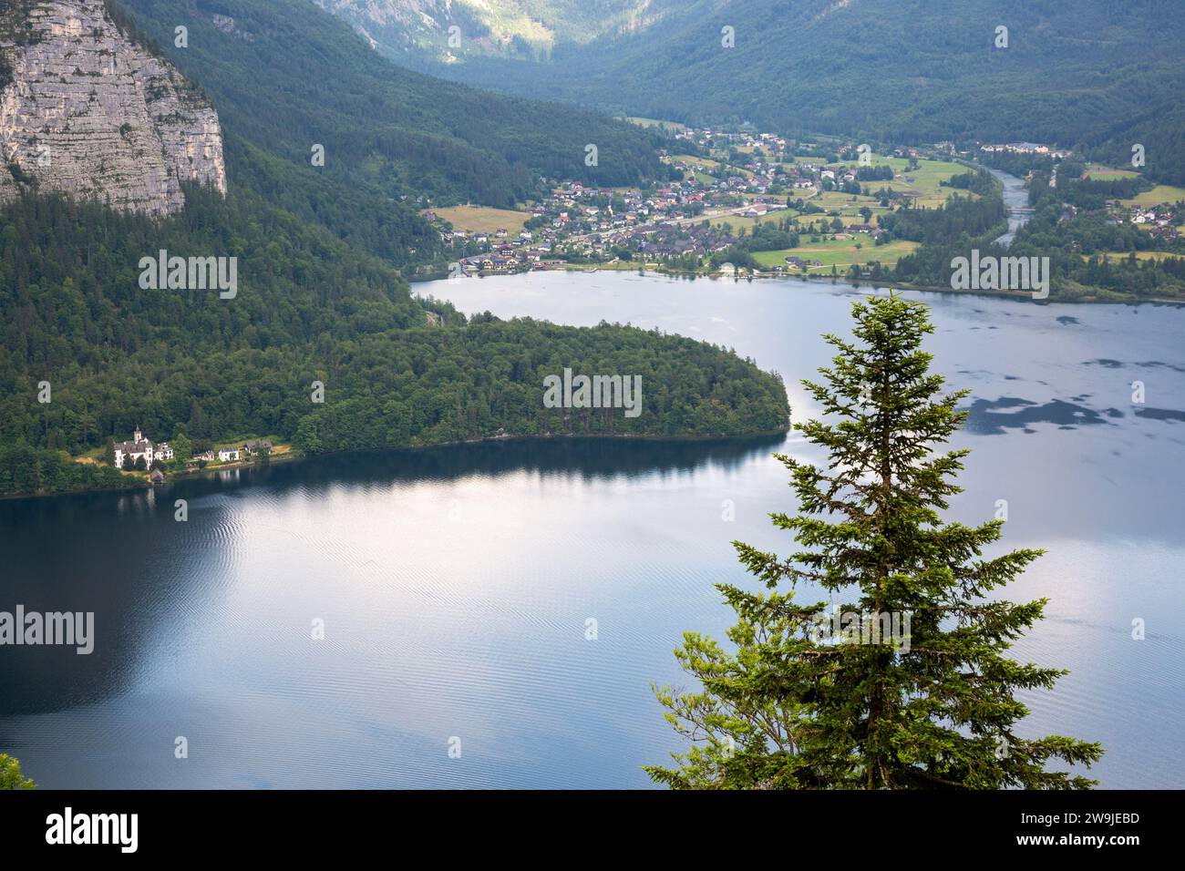 View of Lake Hallstatter from the observation deck Stock Photo - Alamy