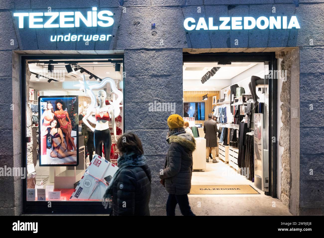 Calzedonia sign hi-res stock photography and images - Alamy