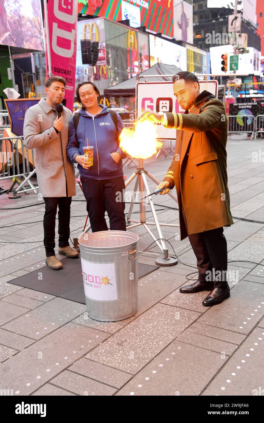 New York, USA. 28th Dec, 2023. Jonathan Bennett and magician Devonte ...