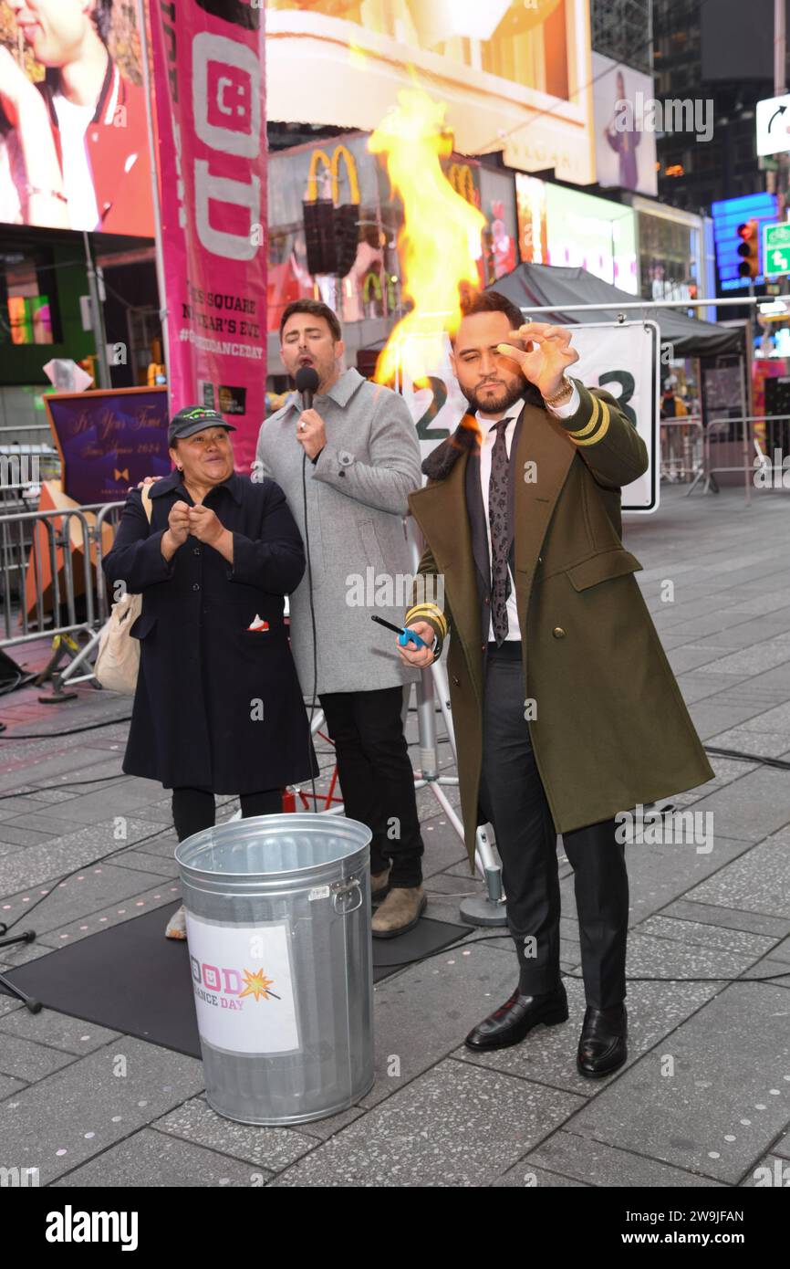 New York, USA. 28th Dec, 2023. Jonathan Bennett and magician Devonte ...