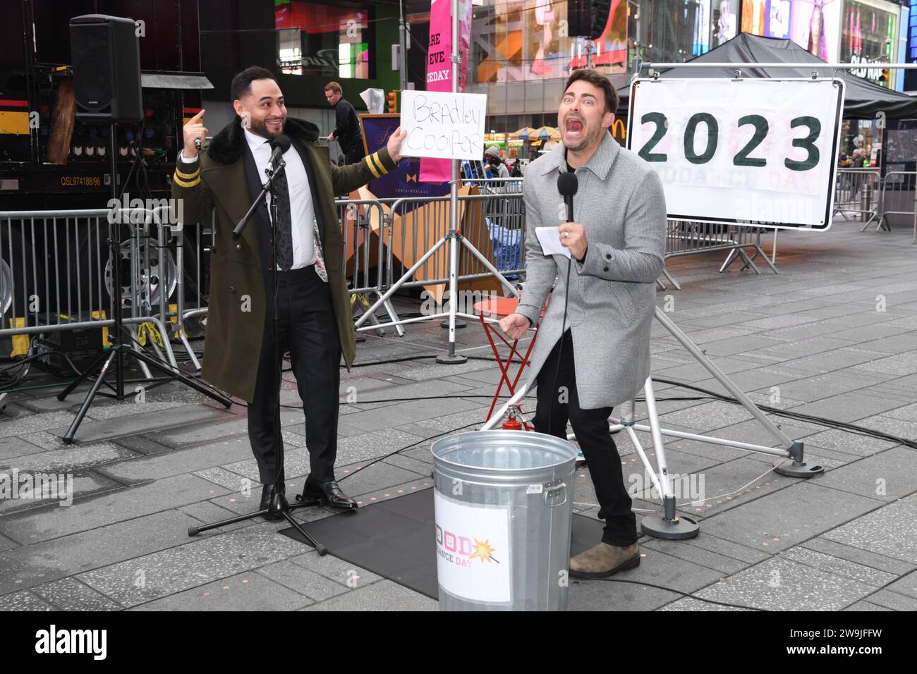 New York, USA. 28th Dec, 2023. Jonathan Bennett and magician Devonte ...
