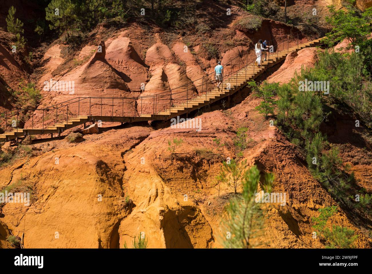 Red rocks, Le Sentier des Ocres, ochre nature trail, Roussillon ...