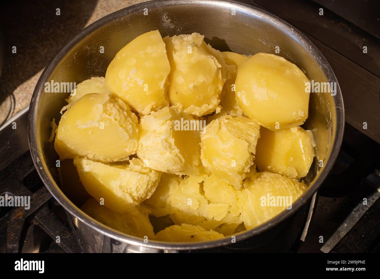 Floury cooking potato hi-res stock photography and images - Alamy