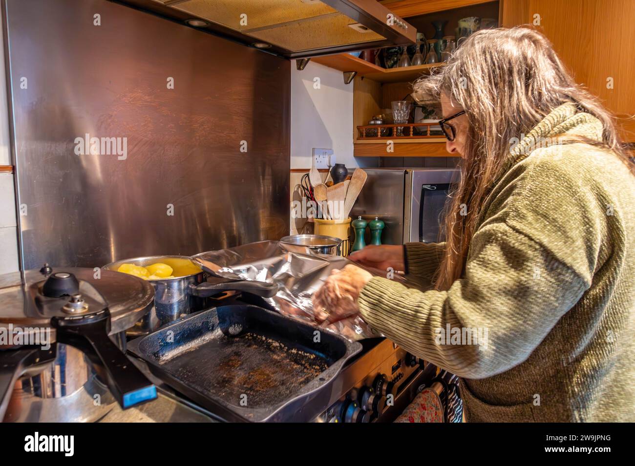 Lady cook hi-res stock photography and images - Alamy