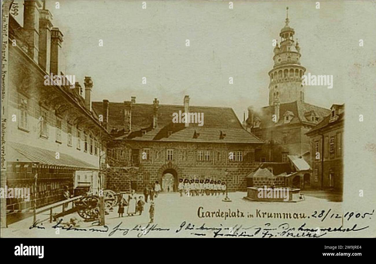 Zámeckého nádvoří Českokrumlovského zámku s granátnickou gardou, kol ...