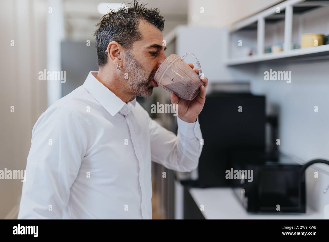 Employee taking shake hi-res stock photography and images - Alamy