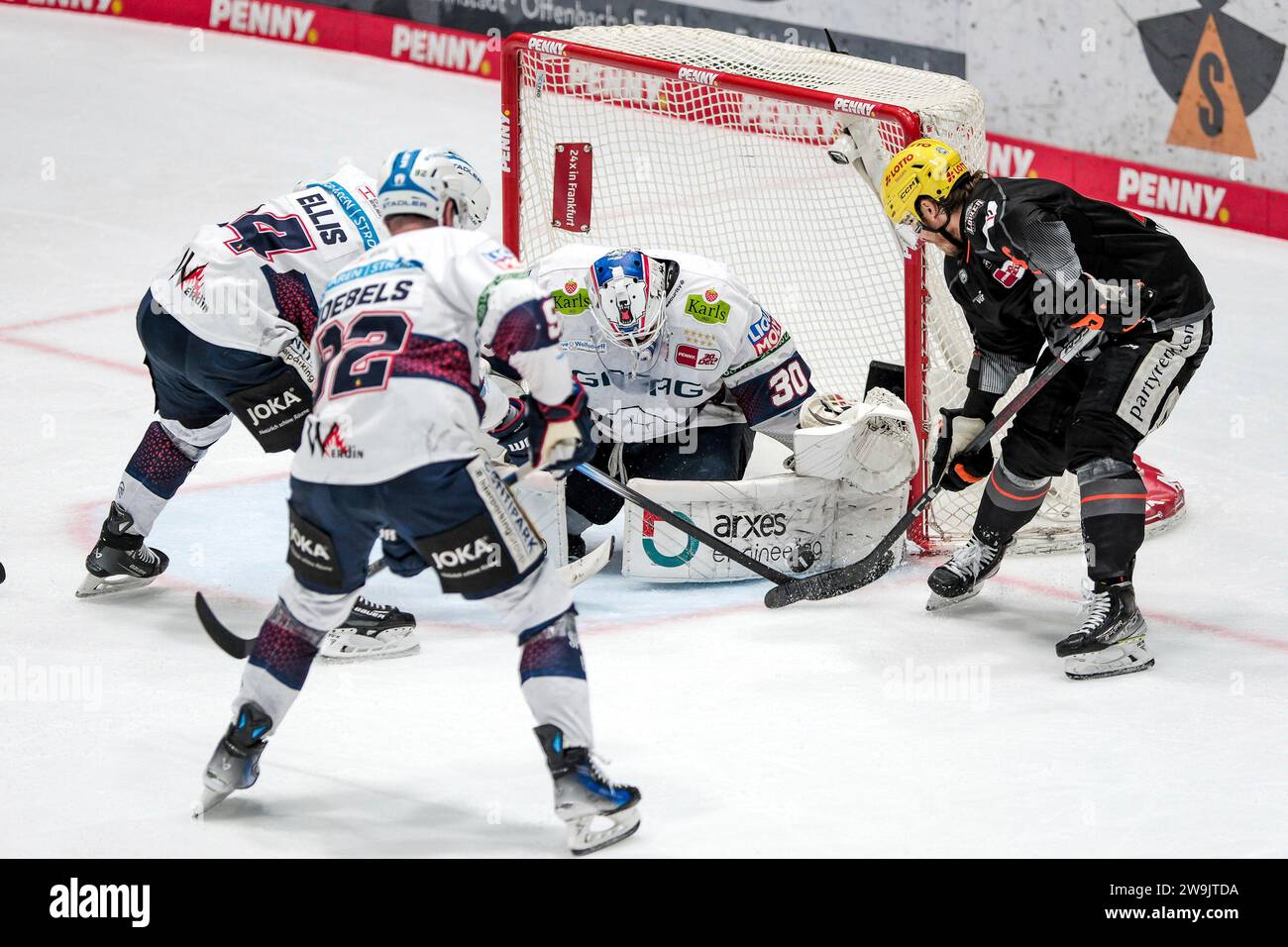 Frankfurt, Deutschland. 28th Dec, 2023. Chad Nehring (Loewen Frankfurt ...