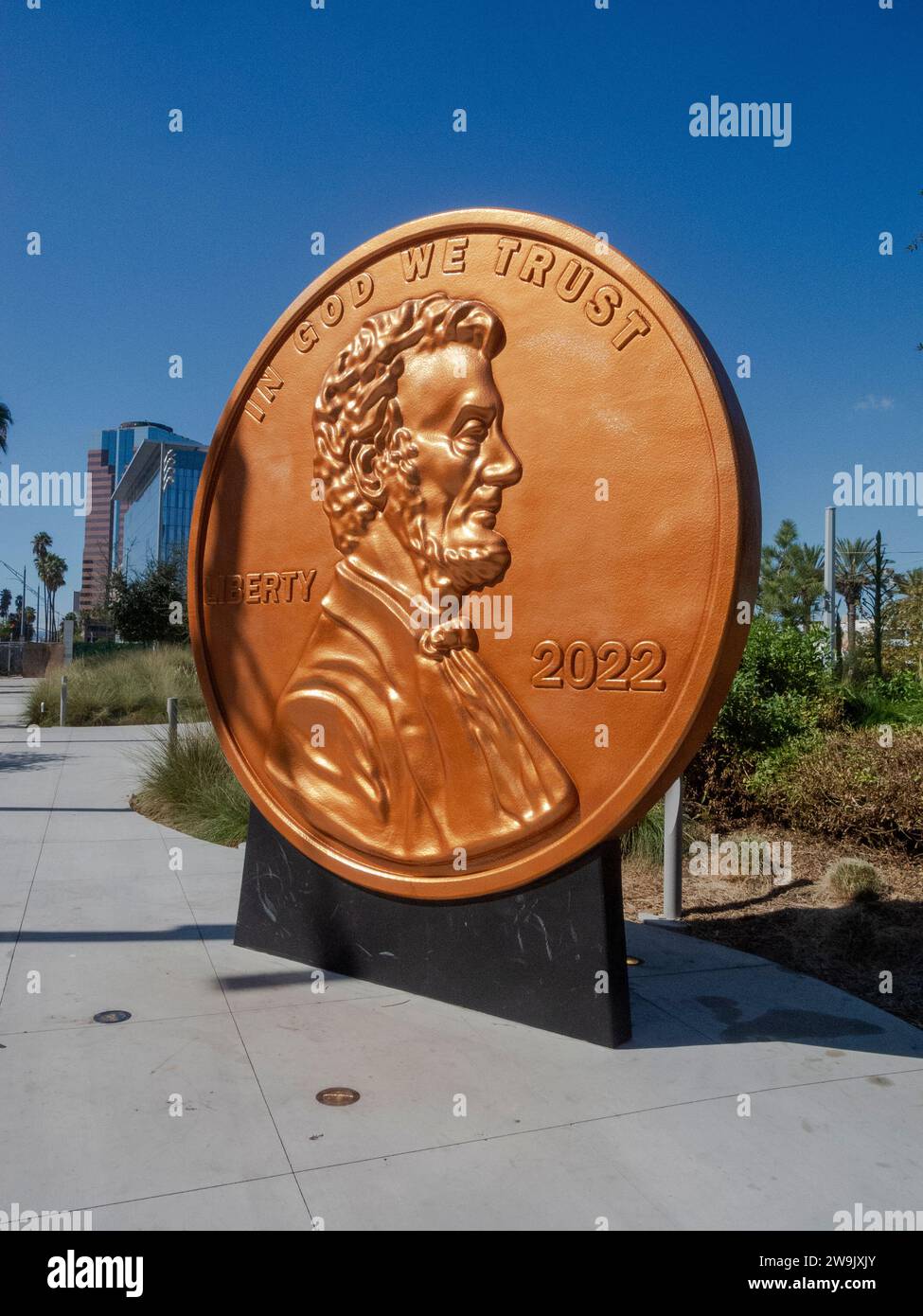 An outsize replica of a Lincoln penny decorates the entrance to Lincoln ...