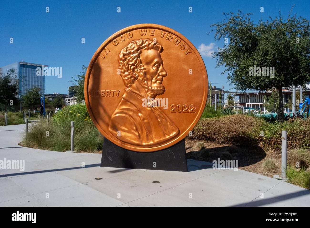 An outsize replica of a Lincoln penny decorates the entrance to Lincoln ...