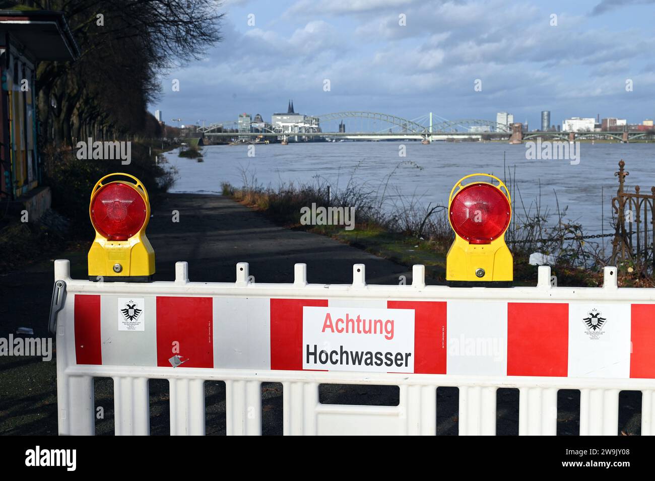 Cologne, Germany. 28th Dec, 2023. Flood barrier for pedestrians and ...