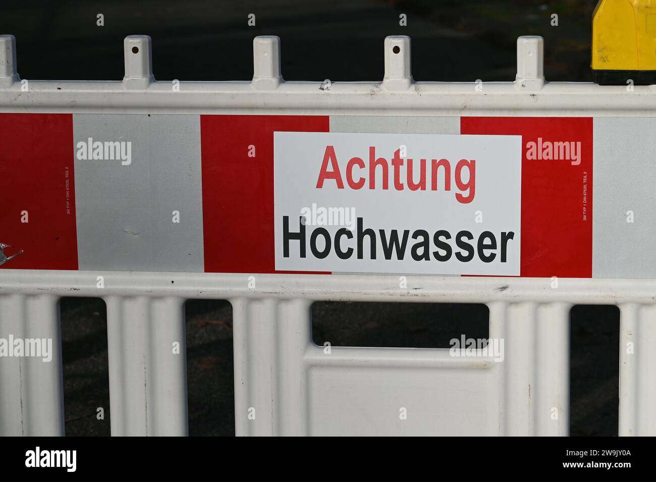 Cologne, Germany. 28th Dec, 2023. Flood barrier for pedestrians and ...