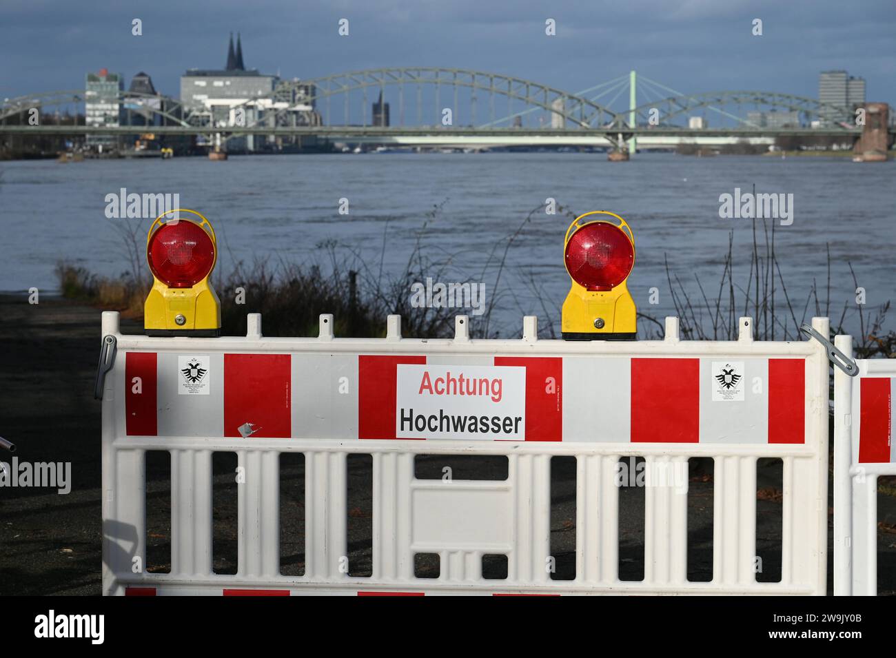 Cologne, Germany. 28th Dec, 2023. Flood barrier for pedestrians and ...