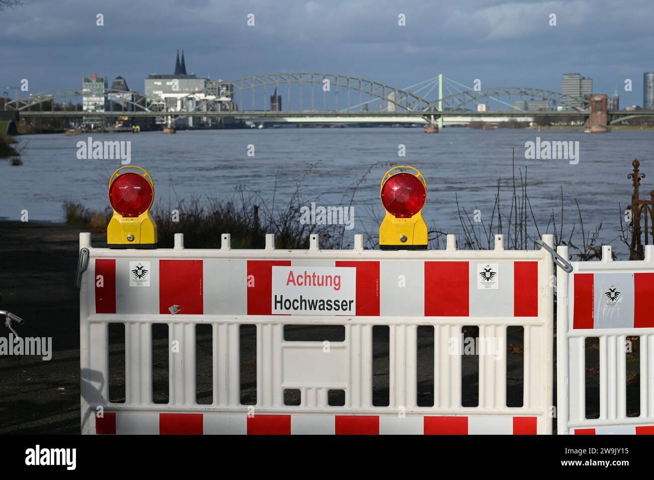 Cologne, Germany. 28th Dec, 2023. Flood barrier for pedestrians and ...