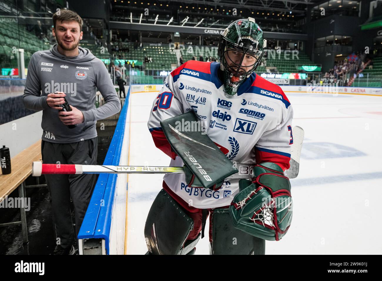 231228 Oskarshamns målvakt Tomas Rydén jublar efter ishockeymatchen i ...