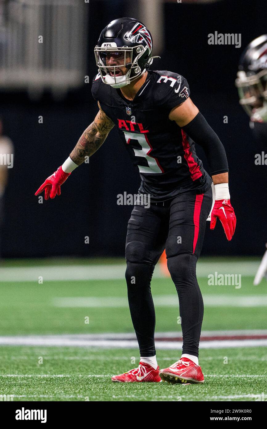 Atlanta Falcons safety Jessie Bates III (3) lines up during the first ...